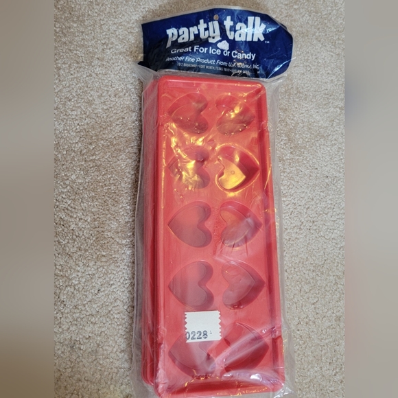 party talk | Kitchen | New Red Heart Plastic Ice Cube Trays 2 Pack ...